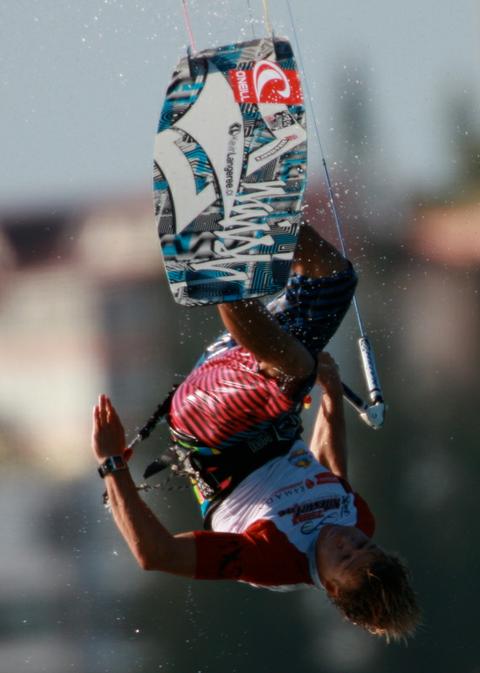 Windfinder News - Kevin Langeree, 2009 Kiteboarding World Champion...